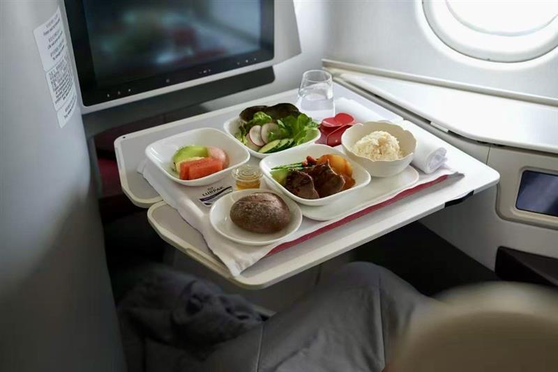 Business Class Dining